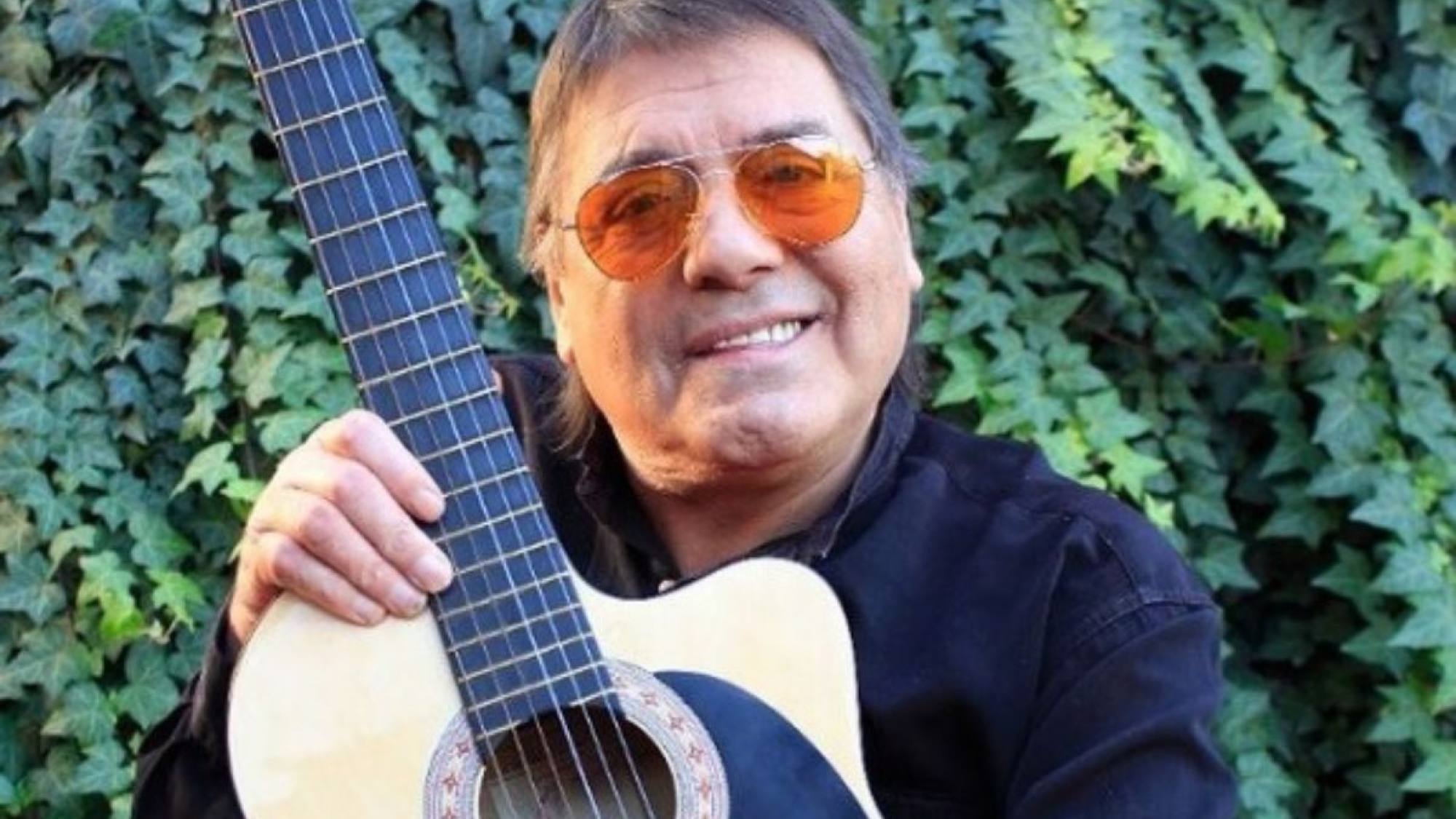 Viralizan éxito de Zalo Reyes por letra del "Ramito de Violetas"