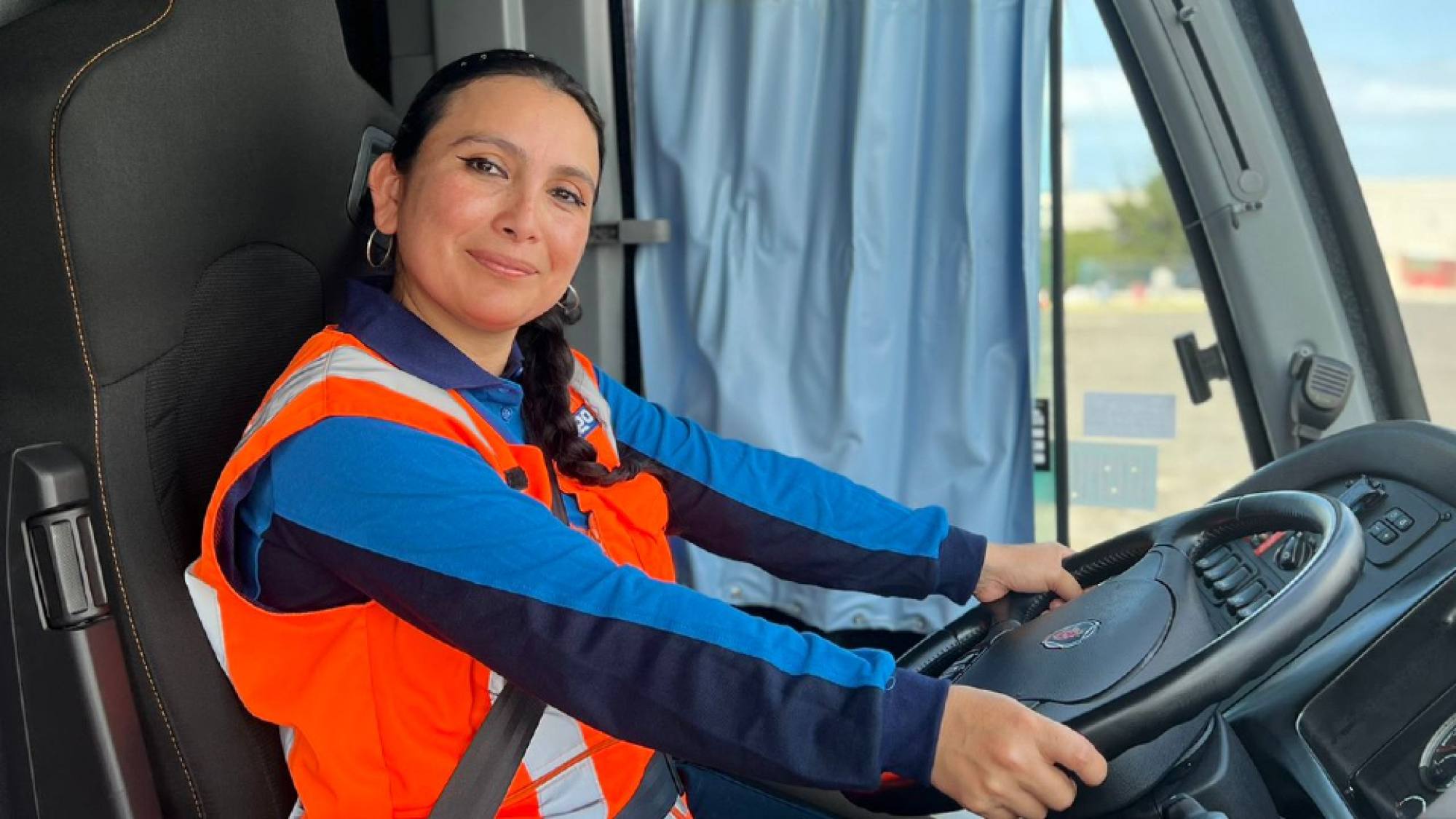 Empresa de transporte busca poner "Más Mujeres al Volante"