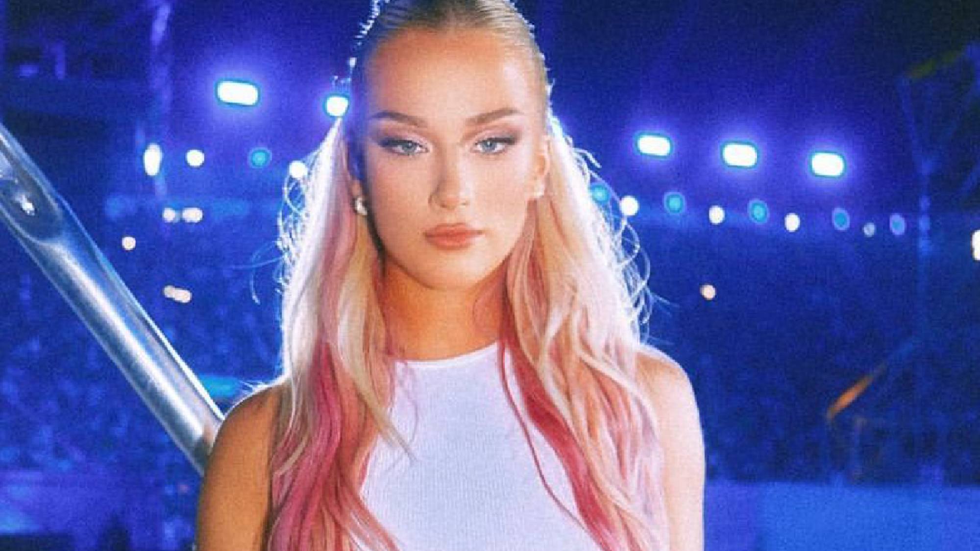 "Normalicemos la regla": Vesta Lugg sufre percance en vivo