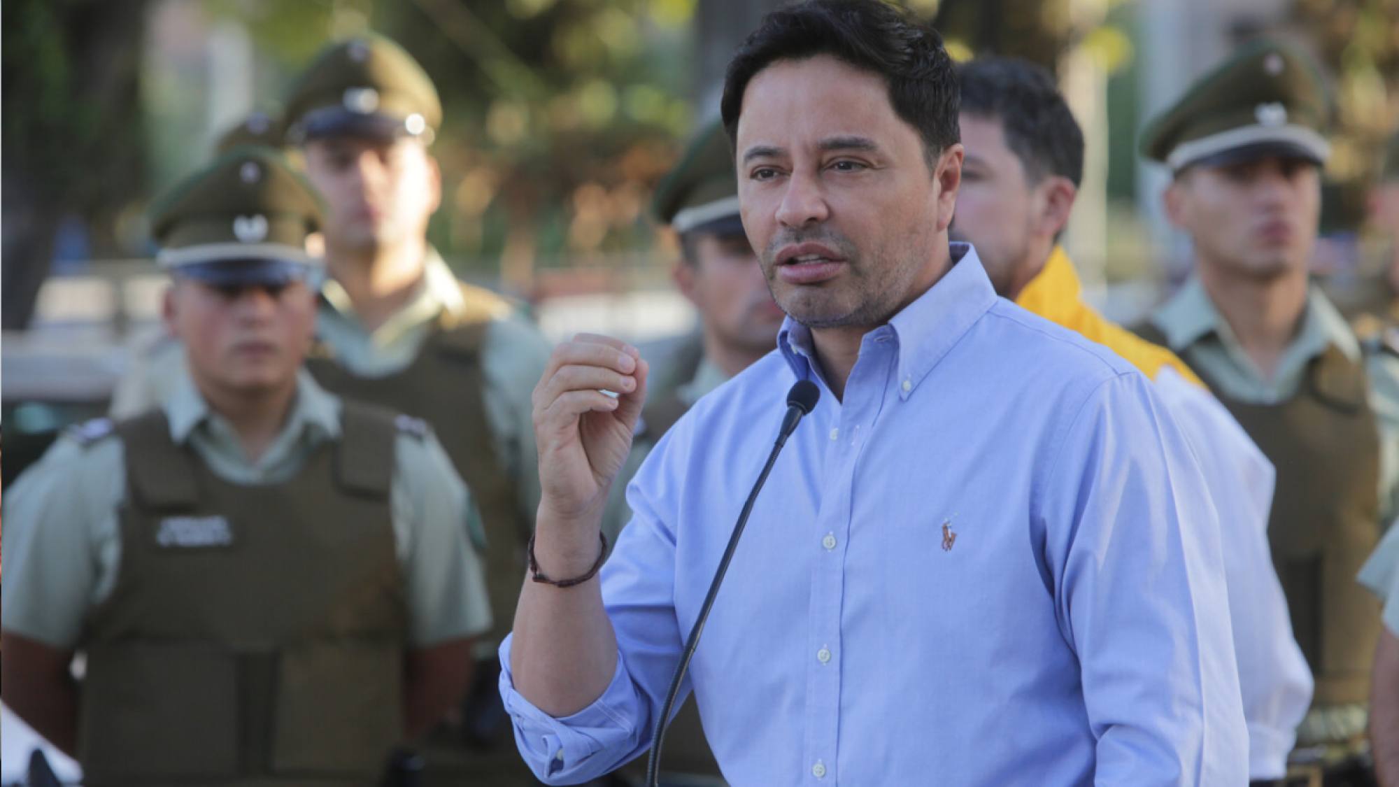 Alcalde Carter niega inspiración en el presidente de El Salvador