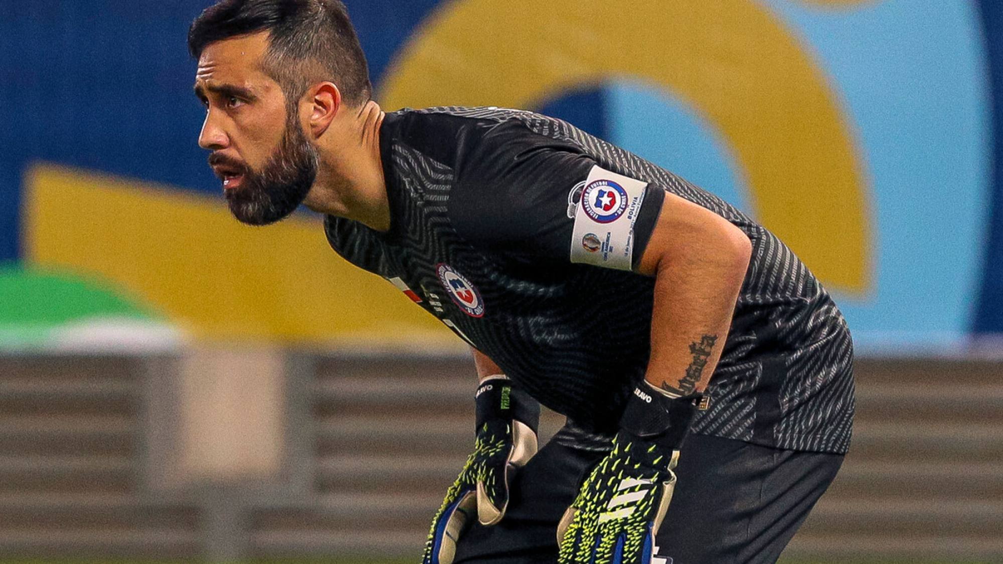Claudio Bravo no apura su retiro de la selección chilena