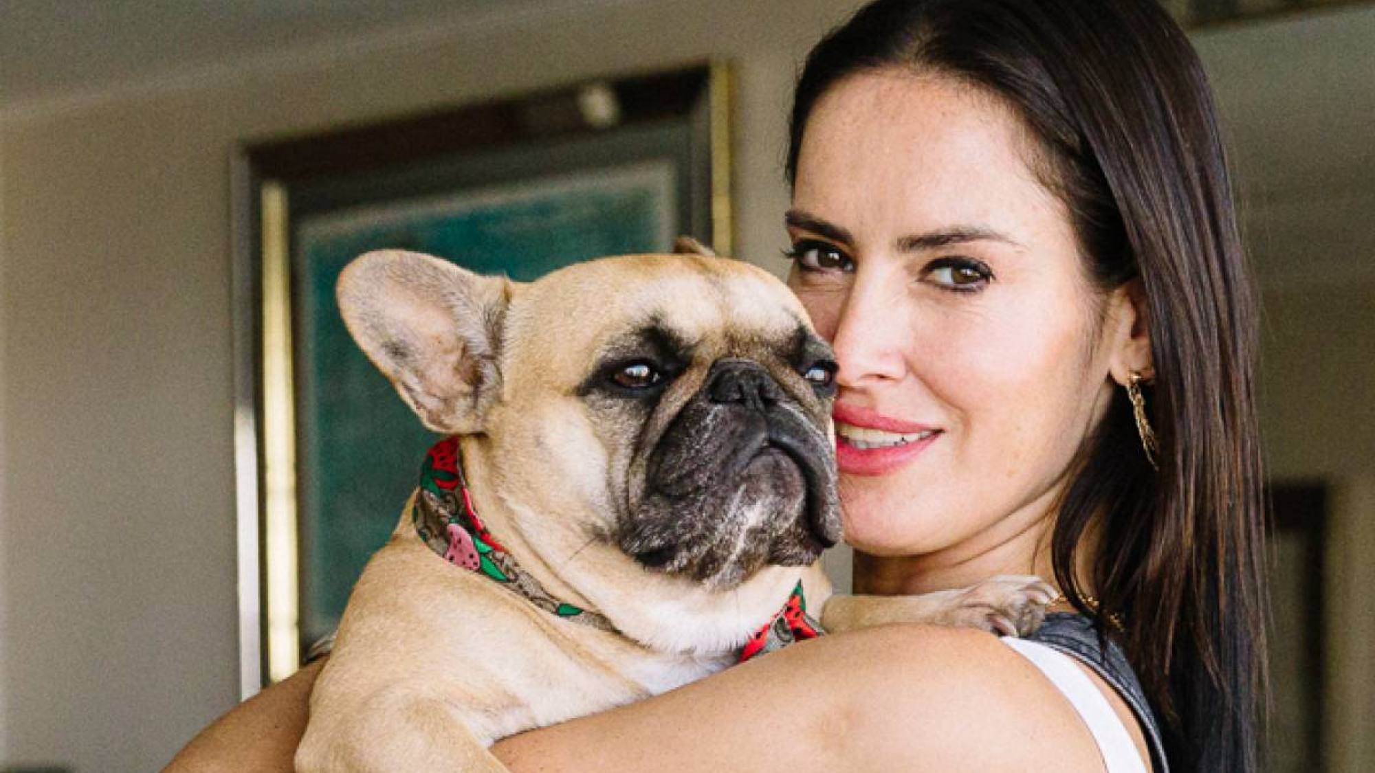 Adriana Barrientos reza para que su perrita se salve