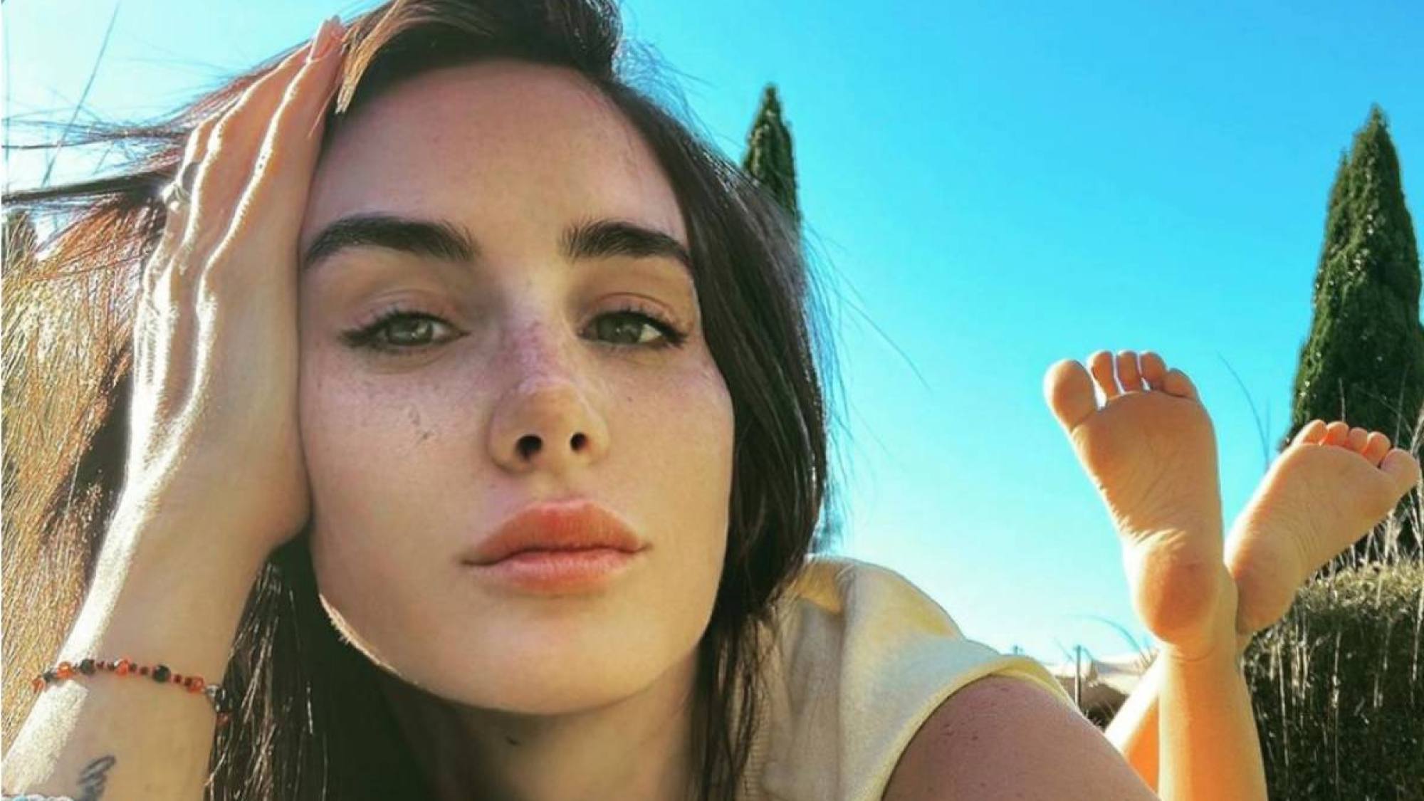 Fran Undurraga Reiventó El Pool Desnuda Sobre La Mesa La Pose 4270