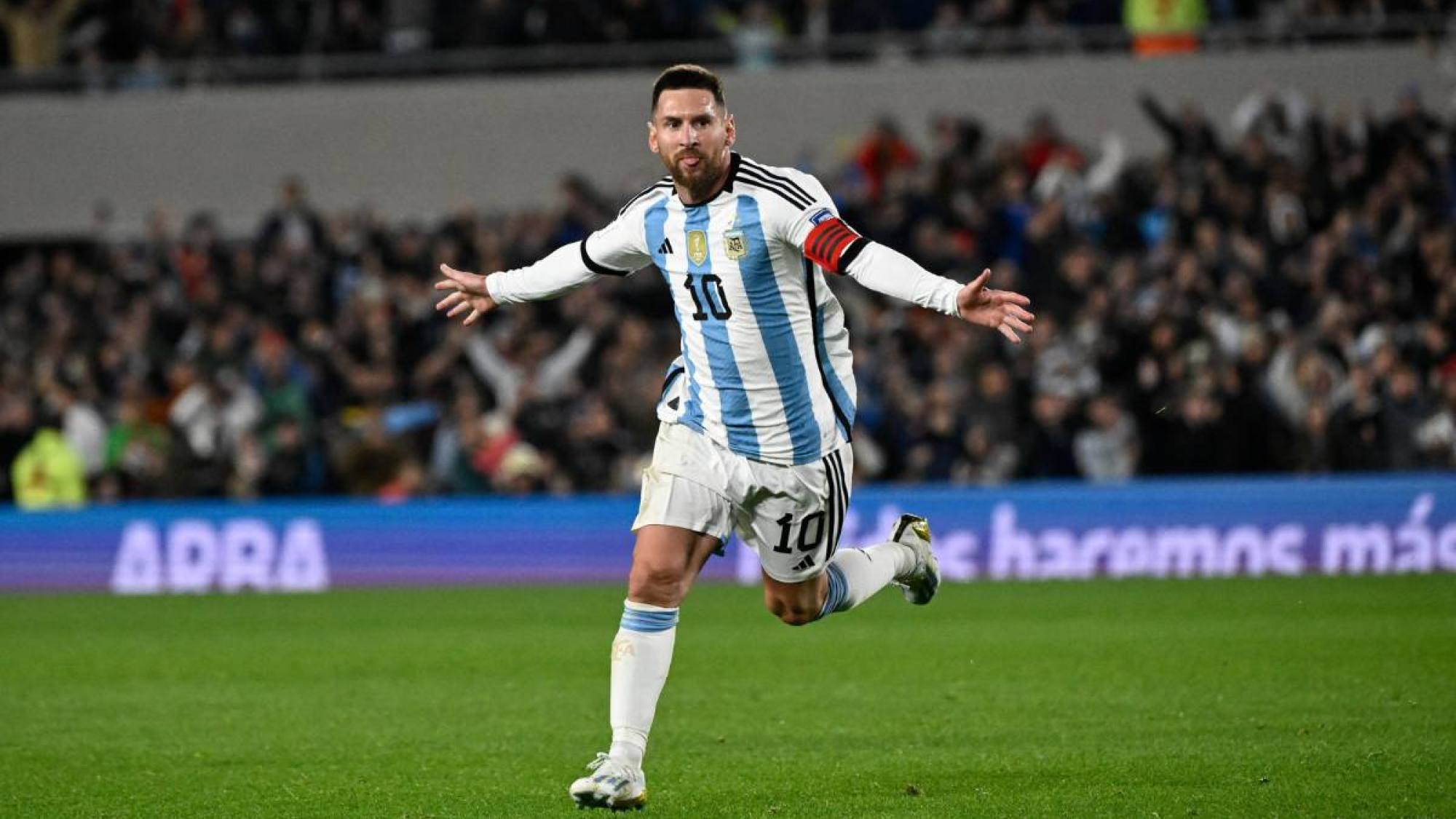 Lionel Messi salvó el pellejo de los campeones del mundo