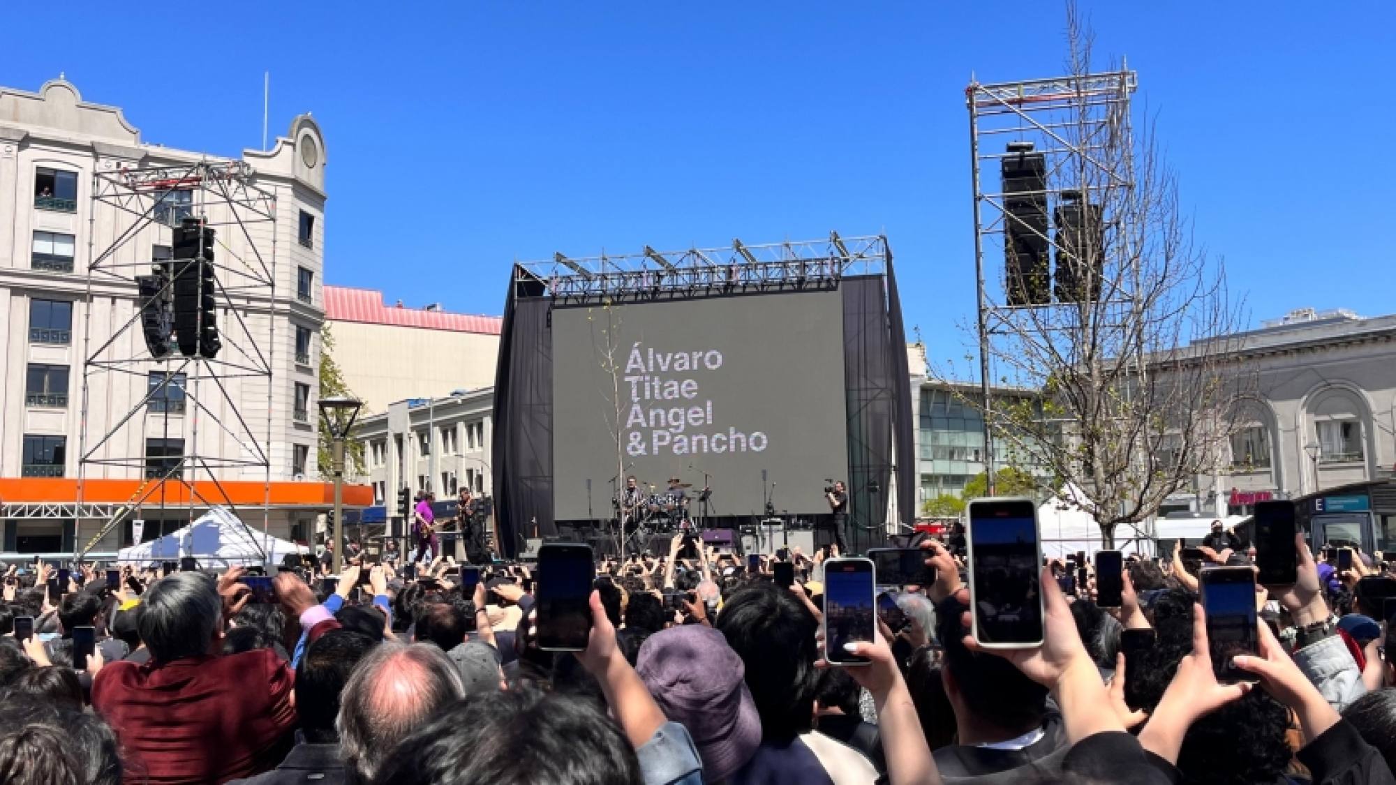Lleno total: así fue el emotivo concierto gratuito de Los Tres en ...