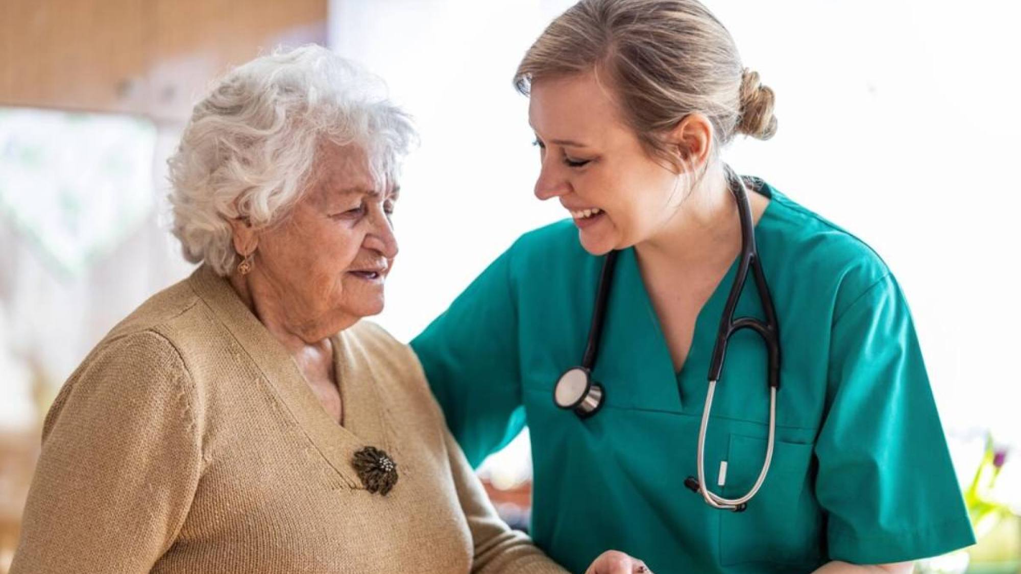 Cinco cuidados básicos para el adulto mayor