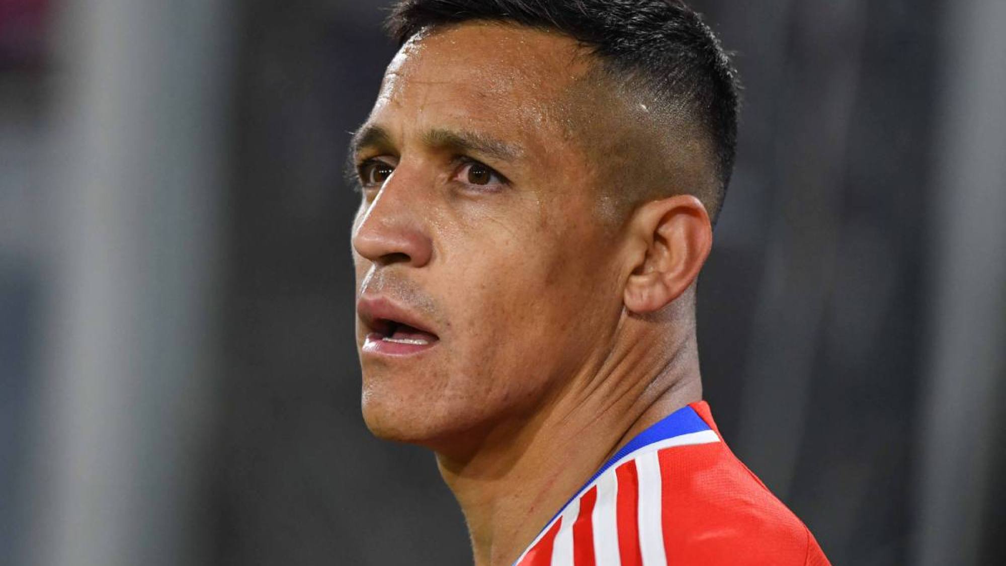 Alexis Sánchez salió al paso de los rumores de nueva polola
