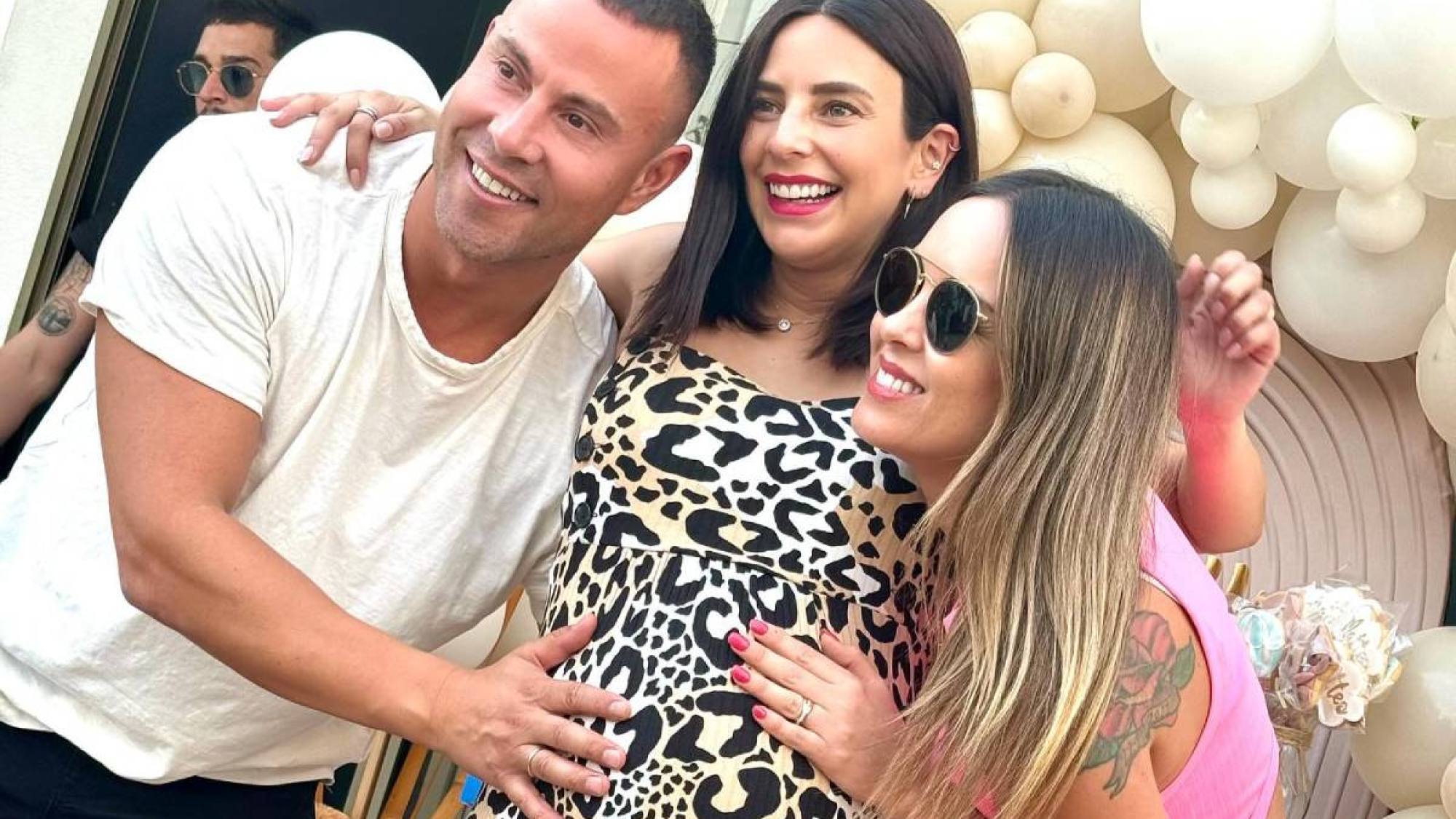 Daniela Castillo celebró baby shower junto a sus amigos de Rojo
