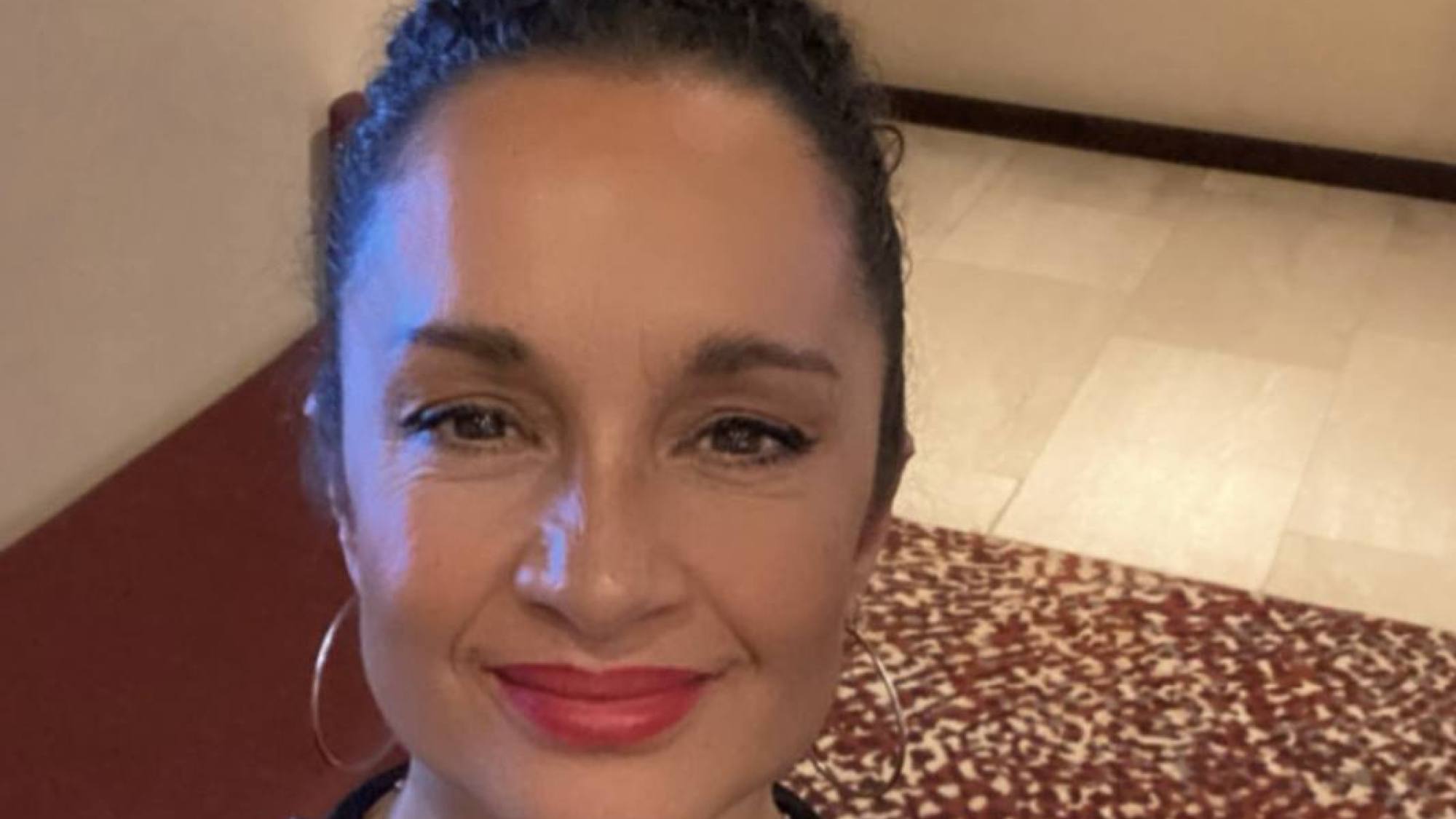 Claudia Miranda luce así de regia en bikini a los 56 años