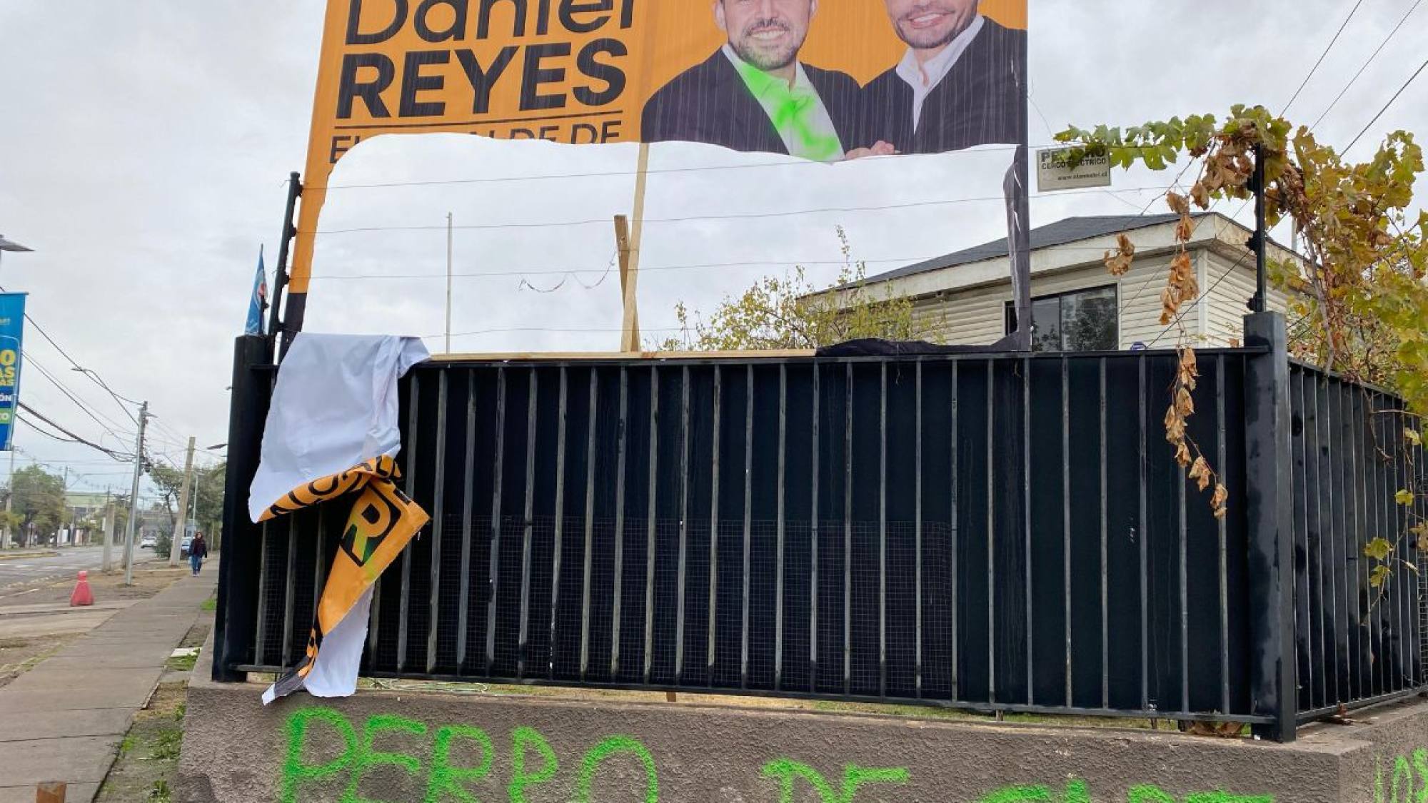 Desconocidos vandalizaron sede del candidato Daniel Reyes