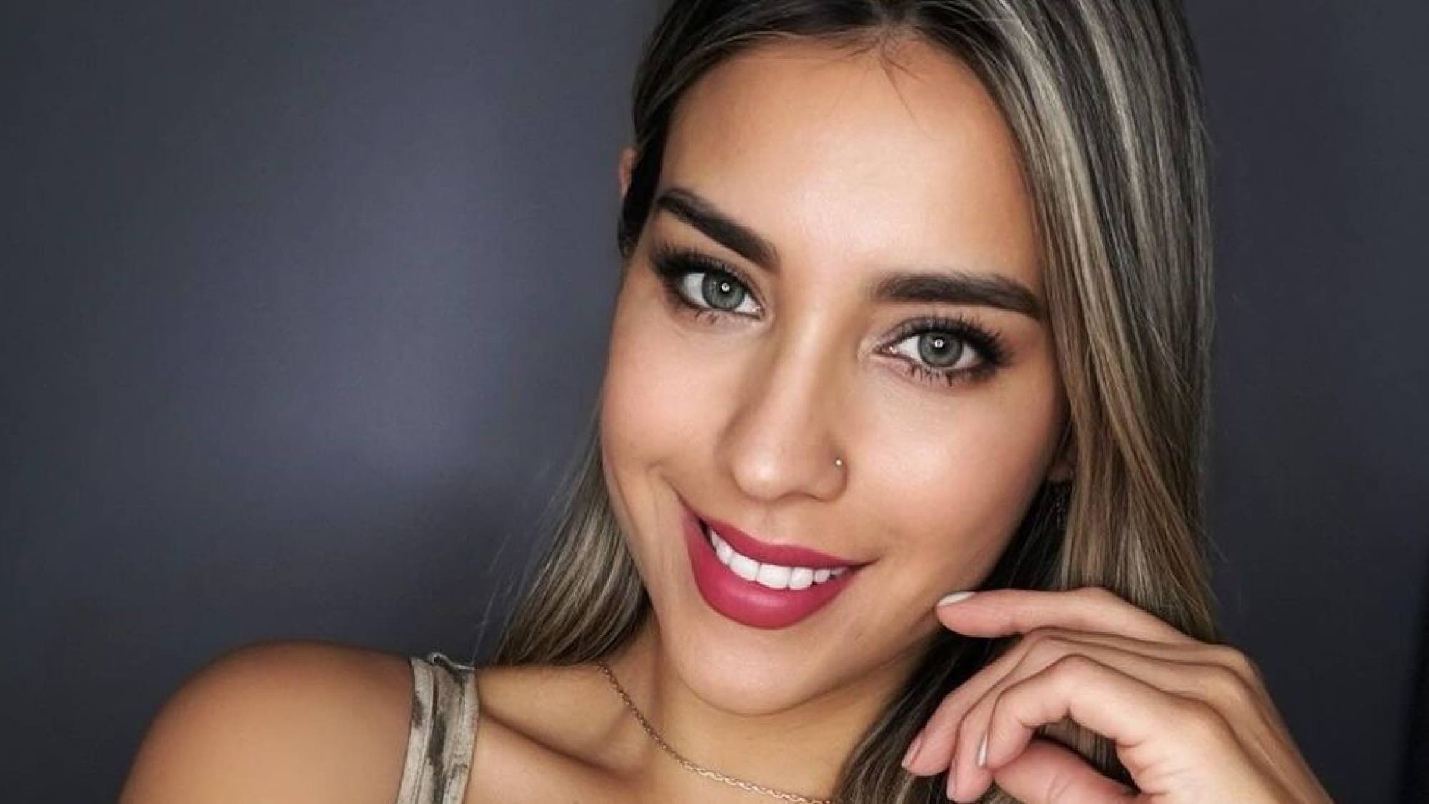 Alejandra Díaz encendió el fin de semana con osada lencería roja