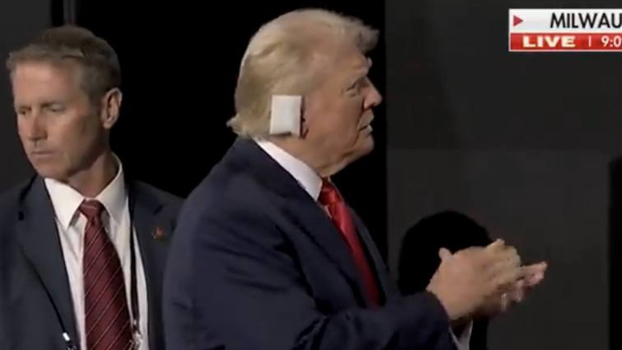 Donald Trump reapareció a lo rock star con la oreja vendada