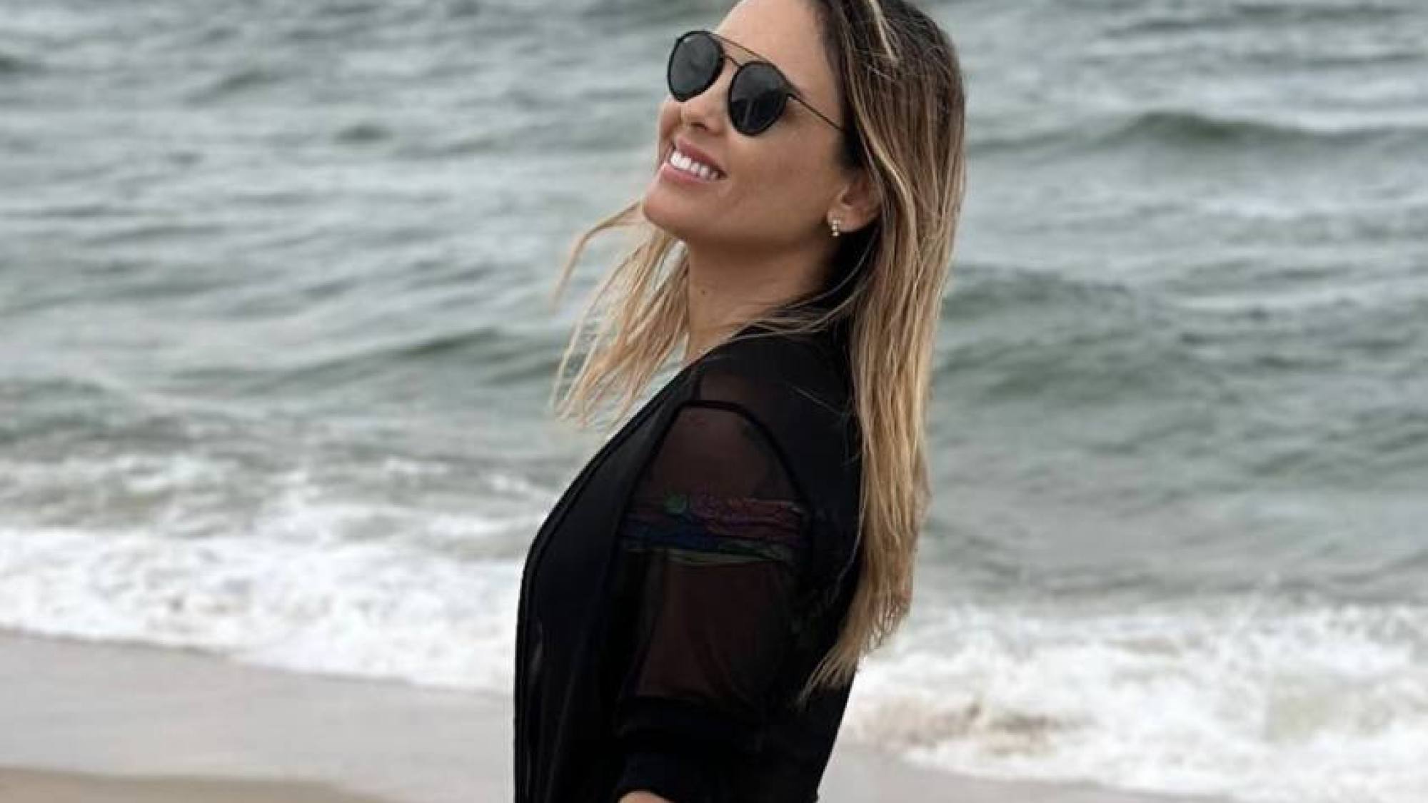 Así se ve Maura Rivera en bikini sin implantes mamarios