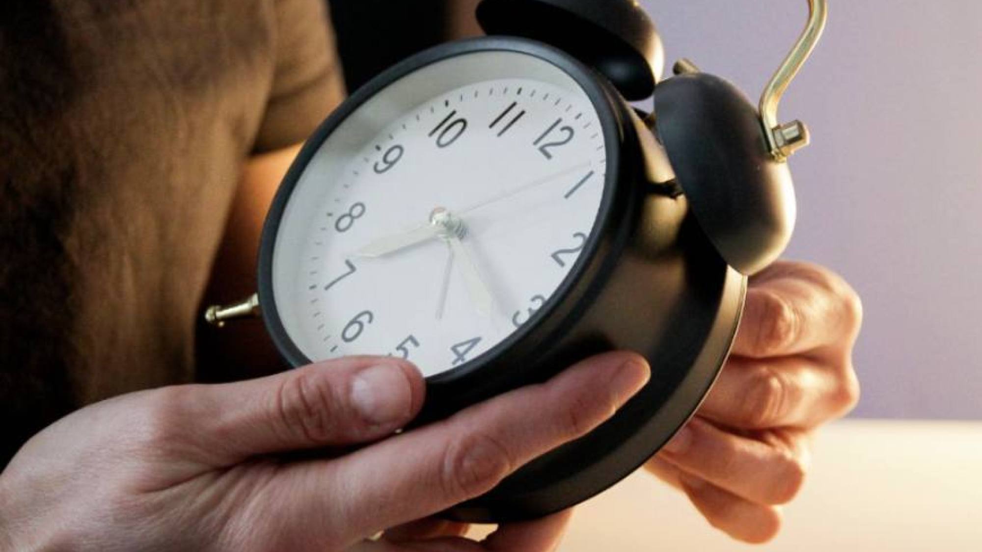 Se viene cambio de hora: deberá atrasar el reloj este sábado