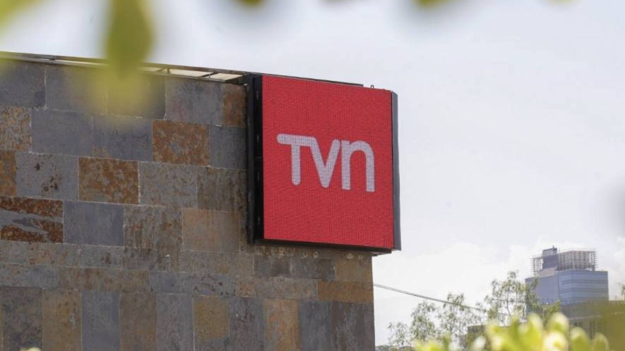 Querida periodista reaparece en TVN tras muerte del Papa Francisco