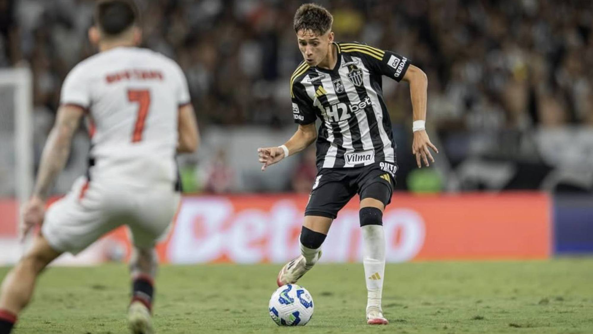 Iván Román debutó con personalidad en Atlético Mineiro y fue elogiado por los hinchas tras ...