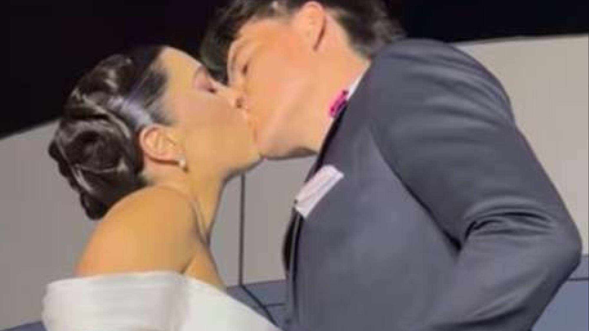 "Me casaría de nuevo": Daniela Aránguiz se lució con un vestido blanco junto a Cuco Cerda