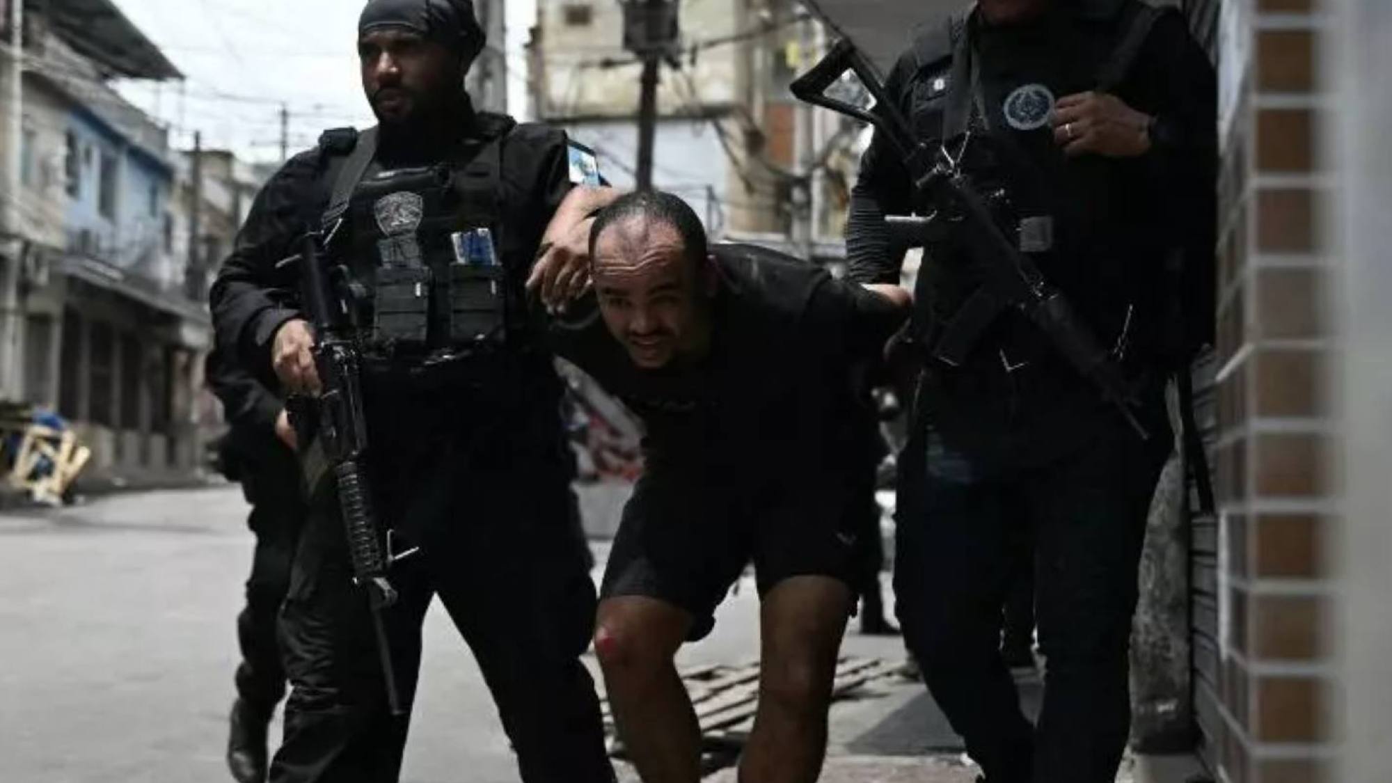Apilan más de 40 cadáveres en favela de Río de Janeiro
