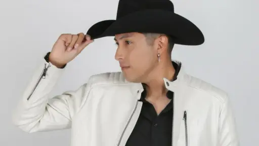 Juan Angel llega con su álbum debut: En Marcha