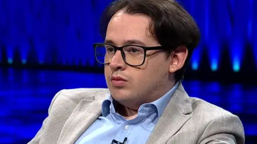 La obsesión de "hijo oculto" de Mauricio Israel por tuitera