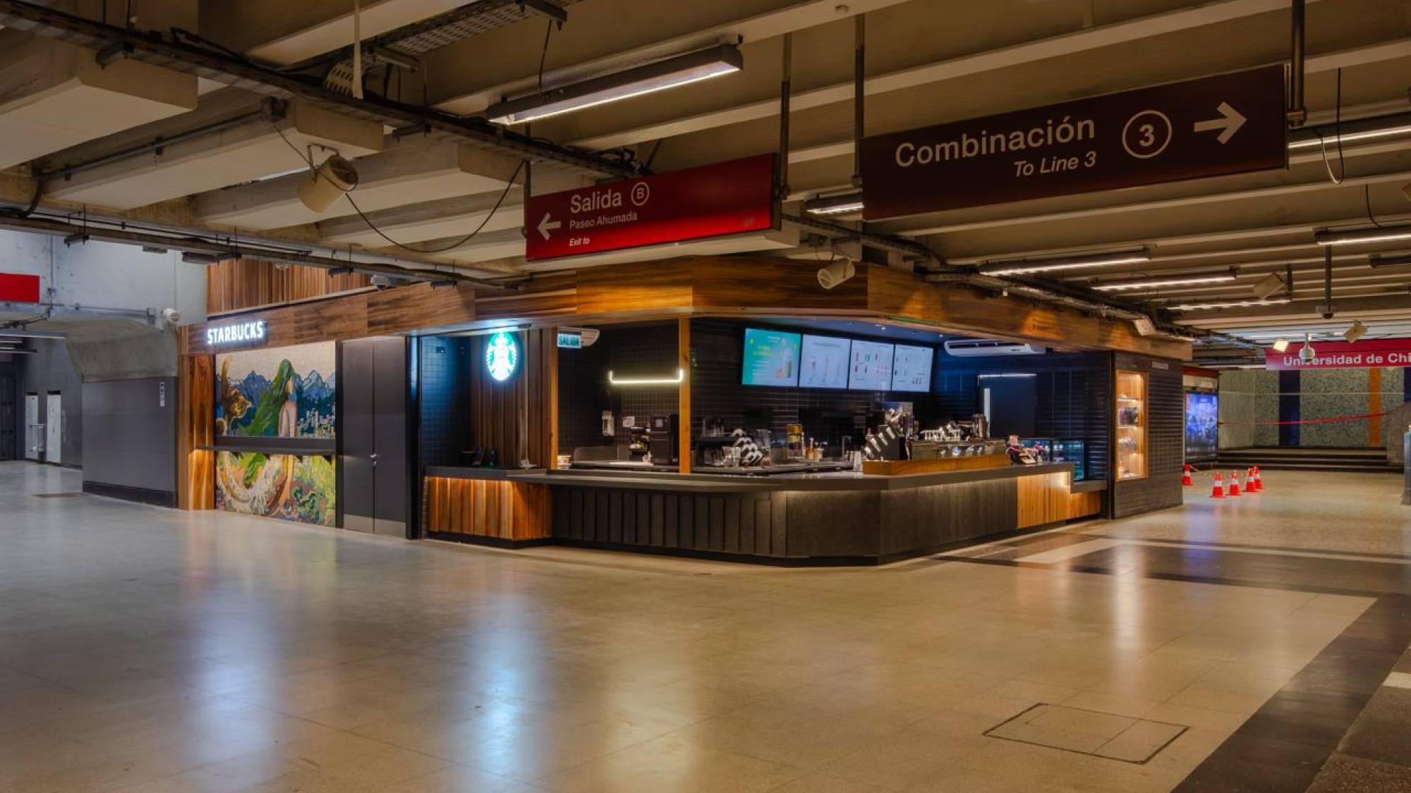 Starbucks inaugura tienda en Metro Universidad de Chile